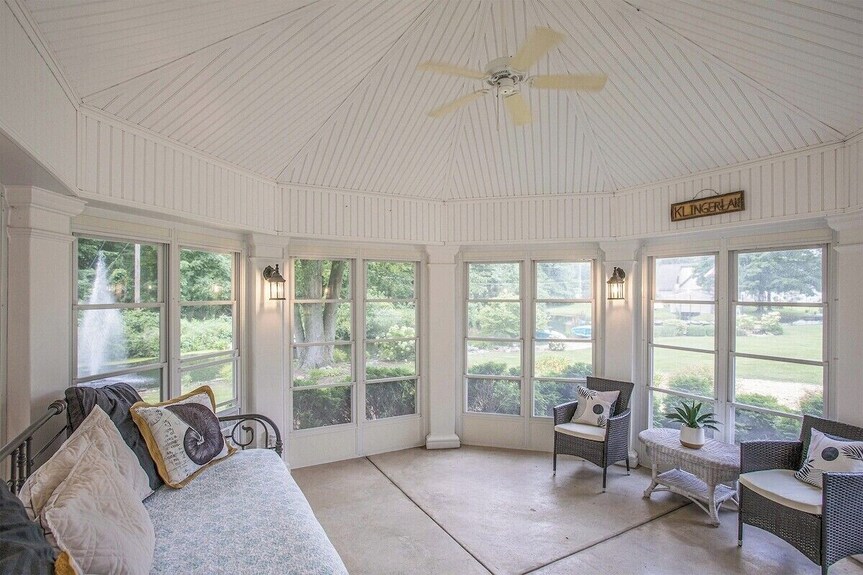 Klinger Lake Cove - Sleeps 16-24 - Sturgis, MI
