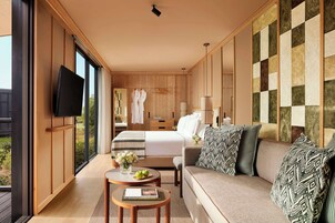 Minibar, roupa de cama fornecida 