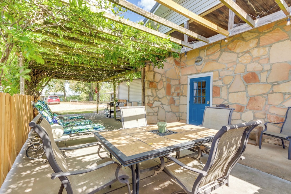 4 Mi To Pomme De Terre Lake: Large Home W/ Patio! - Pomme de Terre Lake, MO