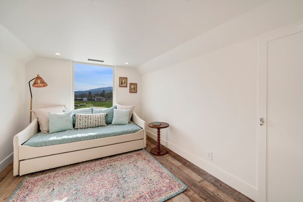 Villa In French Chateau Estate In Napa Valley - Calistoga, CA