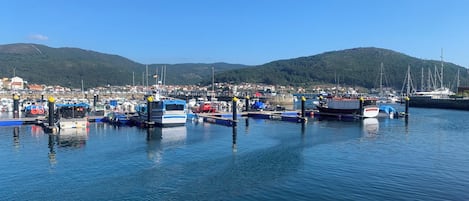 Apartamento, sacada, vista para a marina | Vista do quarto