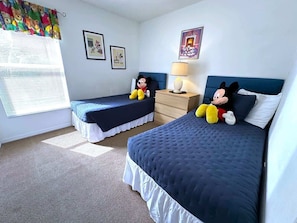 Casa, várias camas, acesso à piscina, vista para a piscina | 4 quartos, com decoração personalizada, com mobília individualizada 