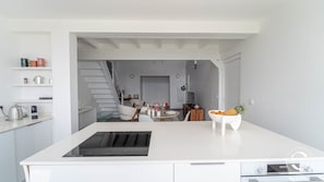 Suíte superior, vista para o mar | Cozinha privada