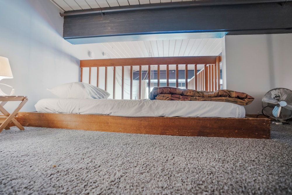 Spacious Mountain Retreat W/ Hot Tub & Loft! – Perfect For Small Groups! - 암스트롱