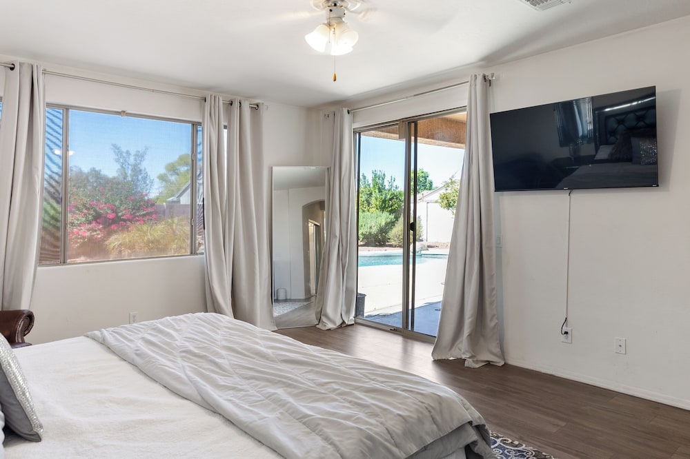 Spacious Resort-style Retreat: Pool ~ Scenic Views - Phoenix, AZ