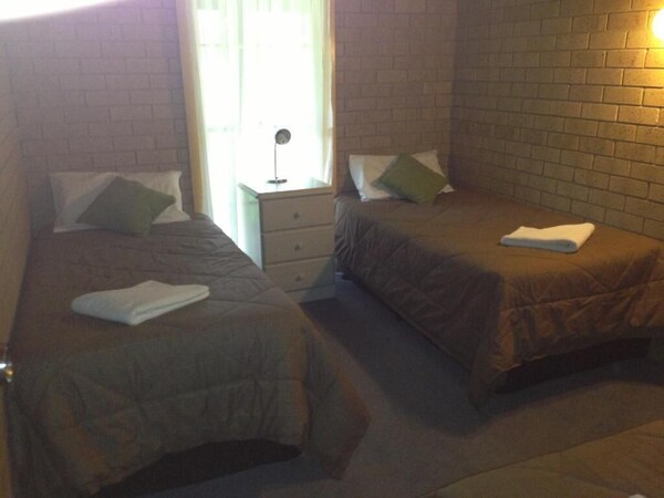 High Country Motor Inn - Bright