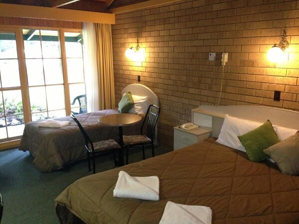 High Country Motor Inn - Bright