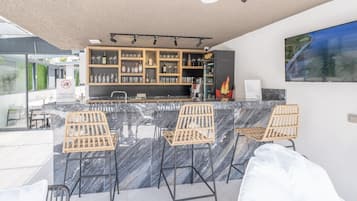 Bar à beira da piscina