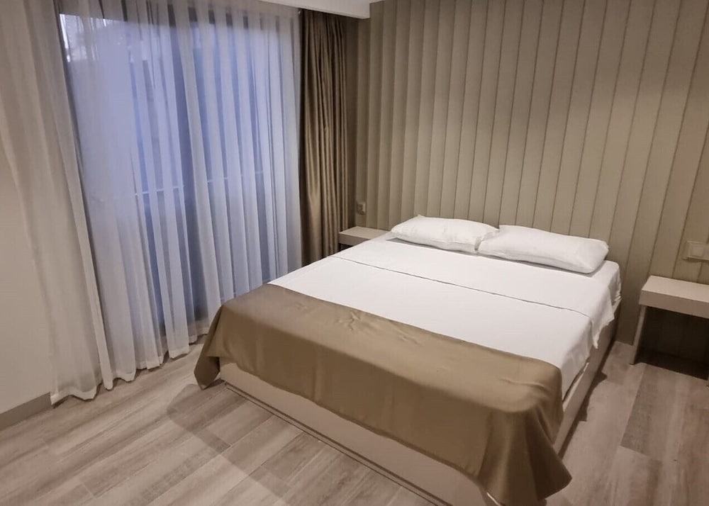 Mad İNn Lara - Lara Beach