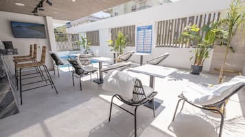 Smart TV de 32 polegadas com canais via satélite, Netflix