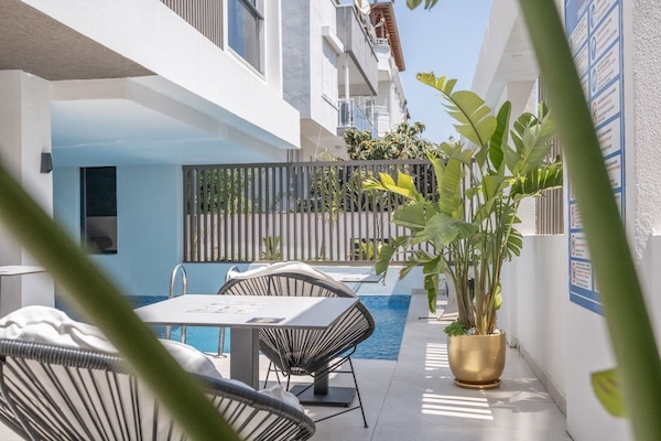 Smart TV 32 polegadas com canais via satélite, Netflix