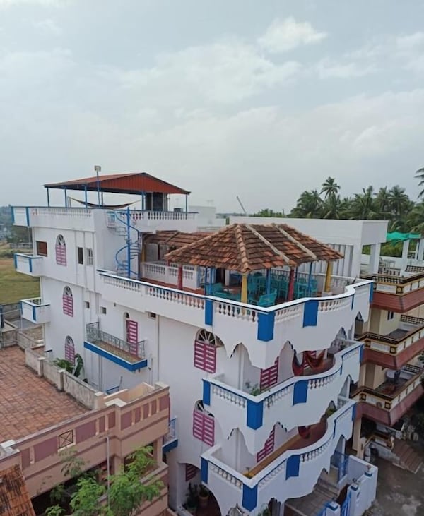 Holi-wood Guesthouse - Puducherry