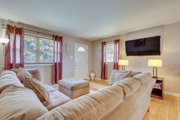 4 Mi To Dtwn: Home W/ Fenced Yard In Portsmouth! - Portsmouth, VA