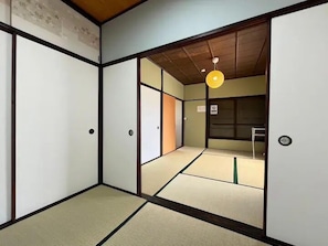 Casa, Vista para a cidade | 2 quartos, cortinas/cortinados opacos, ferro/tábua de engomar 