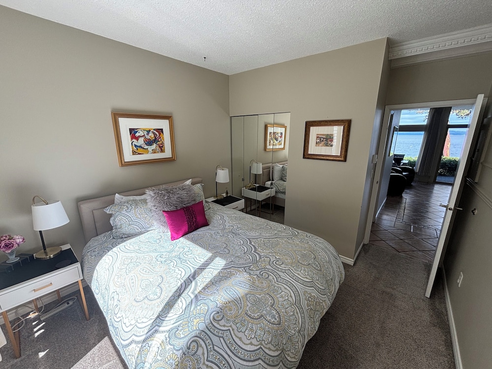 Waterfront Wonder!
Beautiful Oceanfront 1 Bedroom Condo With Amazing Views! - Ladysmith