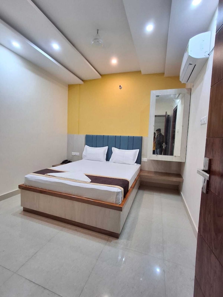 3-bedroom Bungalow In Wonderful Varanasi With Wifi, Fitness Room, Ac - Benarés