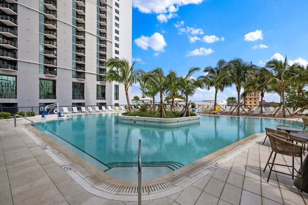Prime Downtown Location Condos - Miami Seaquarium, Key Biscayne