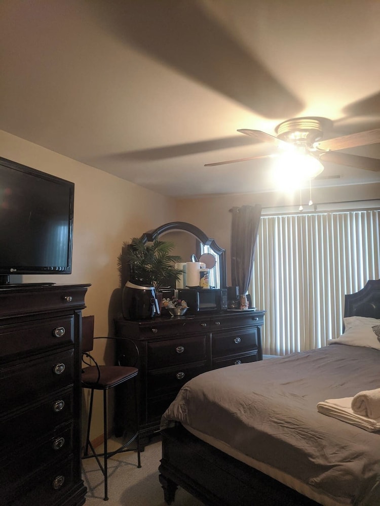 Modern 2-bedroom Condo In Warren - Warren, MI