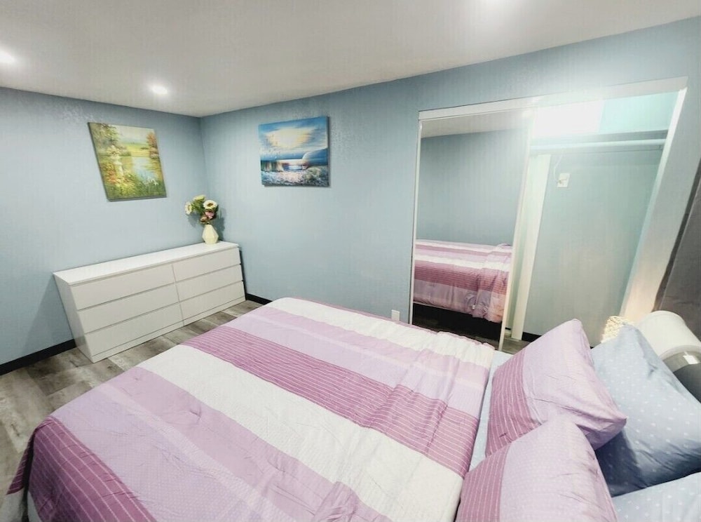 3 Bedrooms, 2 Baths, 9 Beds Sleep 12 - Pool House - Fullerton, CA