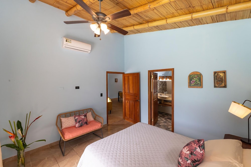 Tropical 3BR Casa Cayena, Private Pool, Wi-Fi & AC - Quepos | FeWo-direkt
