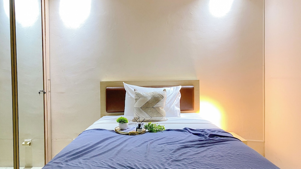 Minimalist And Comfy Studio At Habitat Apartment - Jakarta