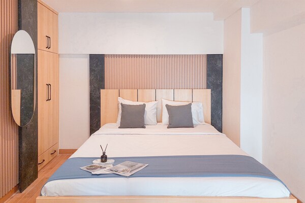 Spacious And Comfort Studio Loft At Kingland Avenue Apartment - Jakarta