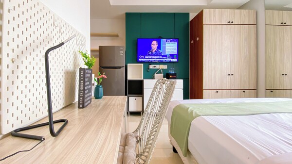 Enjoy Living Studio At West Vista Apartment - Jakarta