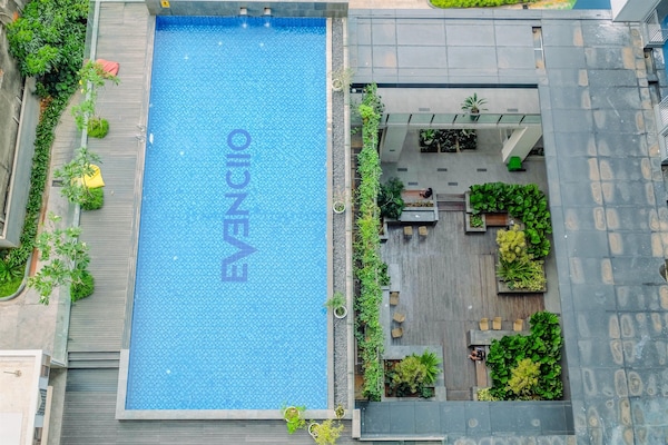 Cozy Living Studio At Evenciio Margonda Apartment - Jakarta