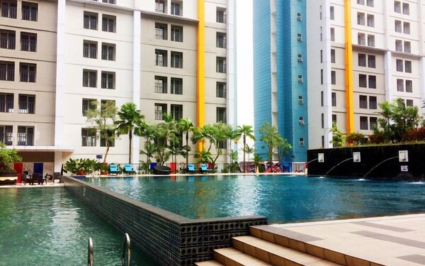 Enjoy Living 1br At Paramount Skyline Apartment - Jakarta