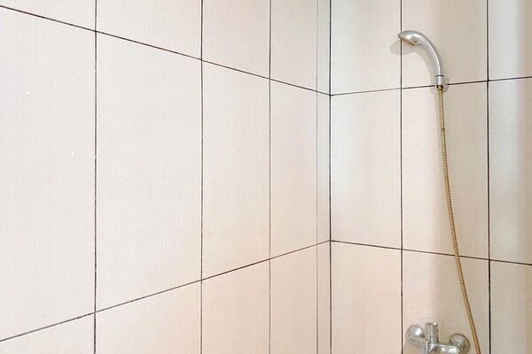 Cozy And Best Deal Studio At Grand Kamala Lagoon Apartment - Jakarta