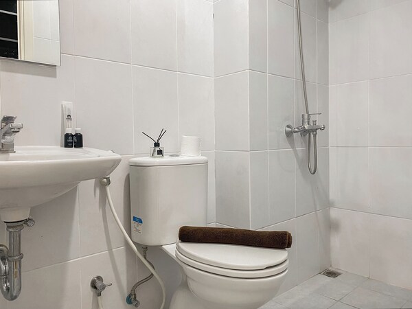 Chic And Cozy Studio At Patraland Urbano Apartment - Jakarta