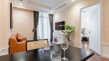 Apartamento superluxo, 1 quarto | Área de estar | TV LCD