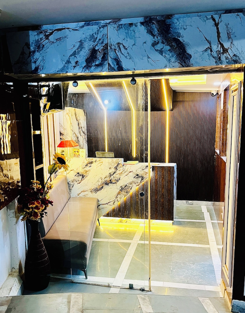 Taj 3 Star Hotel - Agra