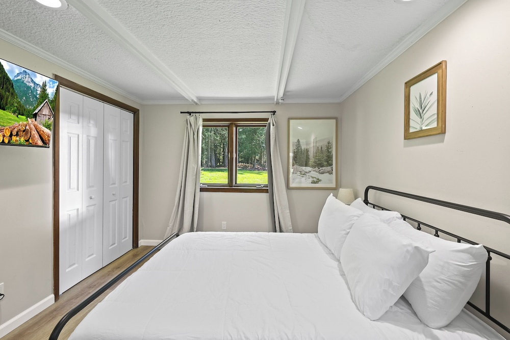 The Woodland Haven - Secluded 3 Bed, 2 Bath, And Hot Tub! - Holiday Valley Resort, NY
