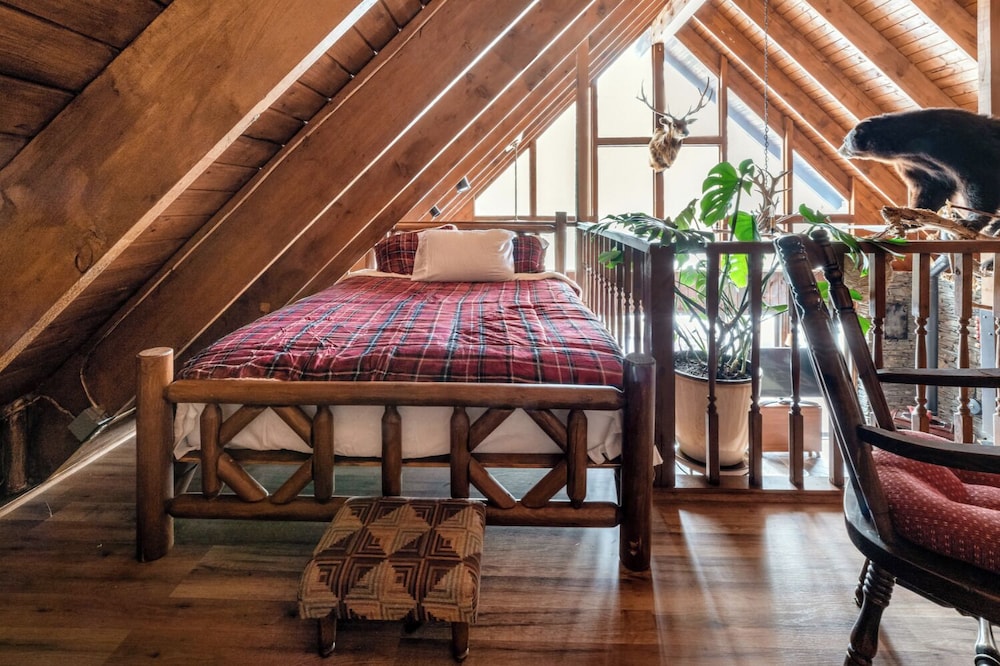 The Cabin At Deep Hollow - State of New York