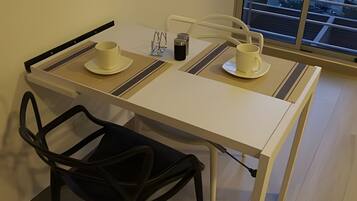 Apartamento Standard, não fumadores, Vista para a cidade | Restaurantes