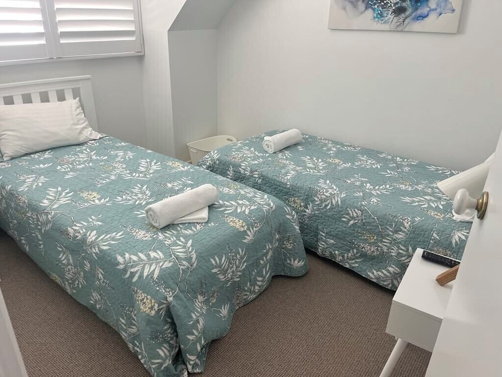 Peace & Quiet with absolute water front ocean views. WiFi and Air con ...