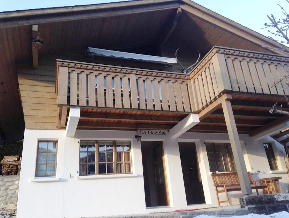 Cosy Chalet With Top View - Saanen