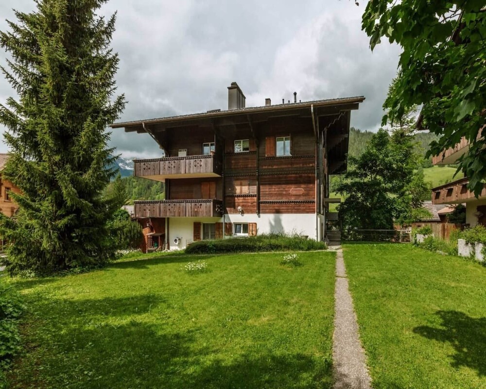 Lush Apartment With Terrace Views - Gstaad