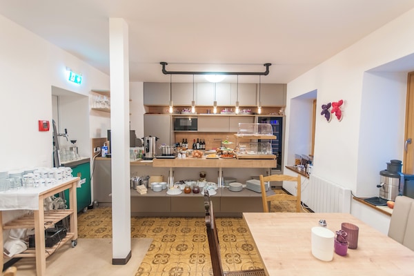 Café da manhã com buffet todos os dias (EUR 14 por pessoa)