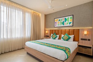 Quarto Premium | Com mobília individualizada, secretária, cortinas/cortinados opacos 