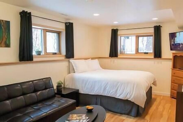 The Burrow - Cozy 1 Bedroom Studio - Kimberley