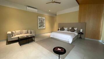 Vila com design assinado | Cofres nos quartos, escrivaninha, cortinas blackout, Wi-Fi de cortesia