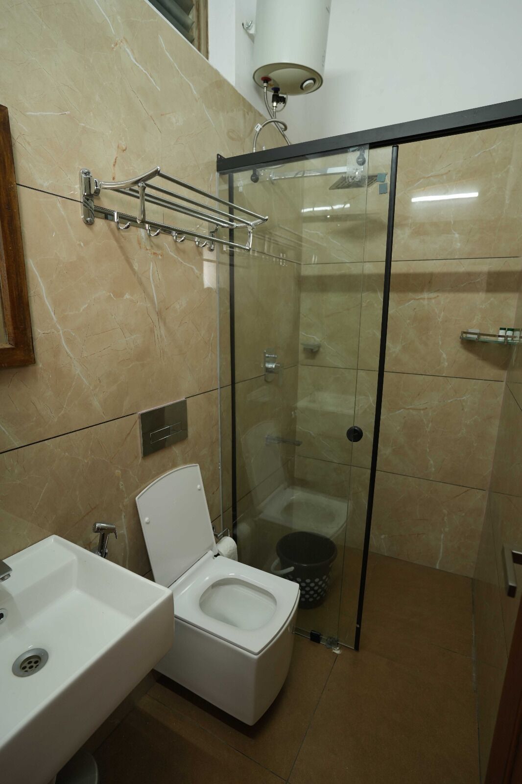 Suite-Estúdio Deluxe, vista para a praia | Casa de banho | Toalhas fornecidas, sabão, champô, papel higiénico 