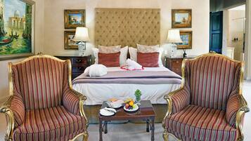 FRP/Honeymoon suite | Escrivaninha, espaço de trabalho para notebook, cortinas blackout