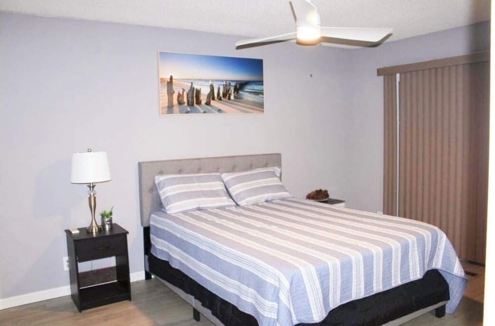 Beautiful Home In Quiet Neighborhood With A Pool And Close To Stores & Highways. - Fresno, CA