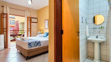 Quarto Duplo Deluxe, varanda | Ferro/tábua de engomar, Wi-fi grátis