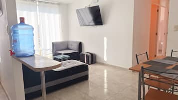 Apartamento Básico, 3 quartos | Sala de estar