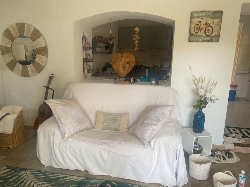 Pretty Atypical Village House With Garden In The Heart Of Châteauneuf Du Pape. - Orange, France