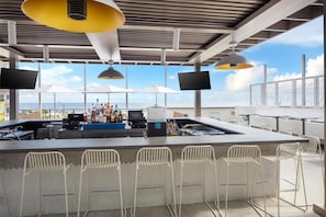 3 bares/lounges, este bar no terraço do hotel 